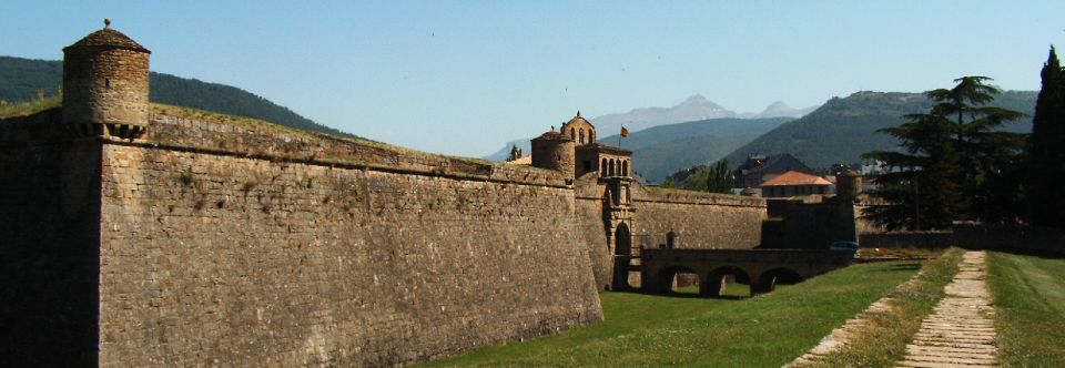Jaca (Huesca): Qué ver y dónde dormir