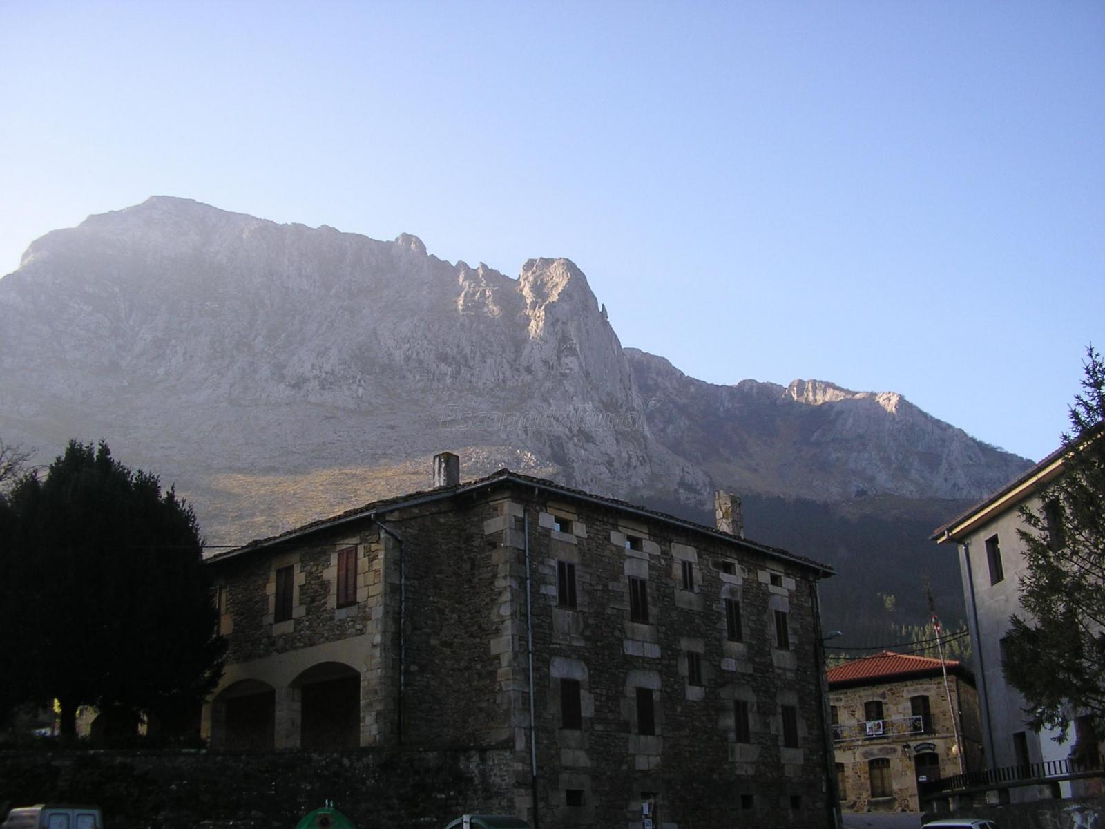 Arrazola (Vizcaya): Qué ver y dónde dormir